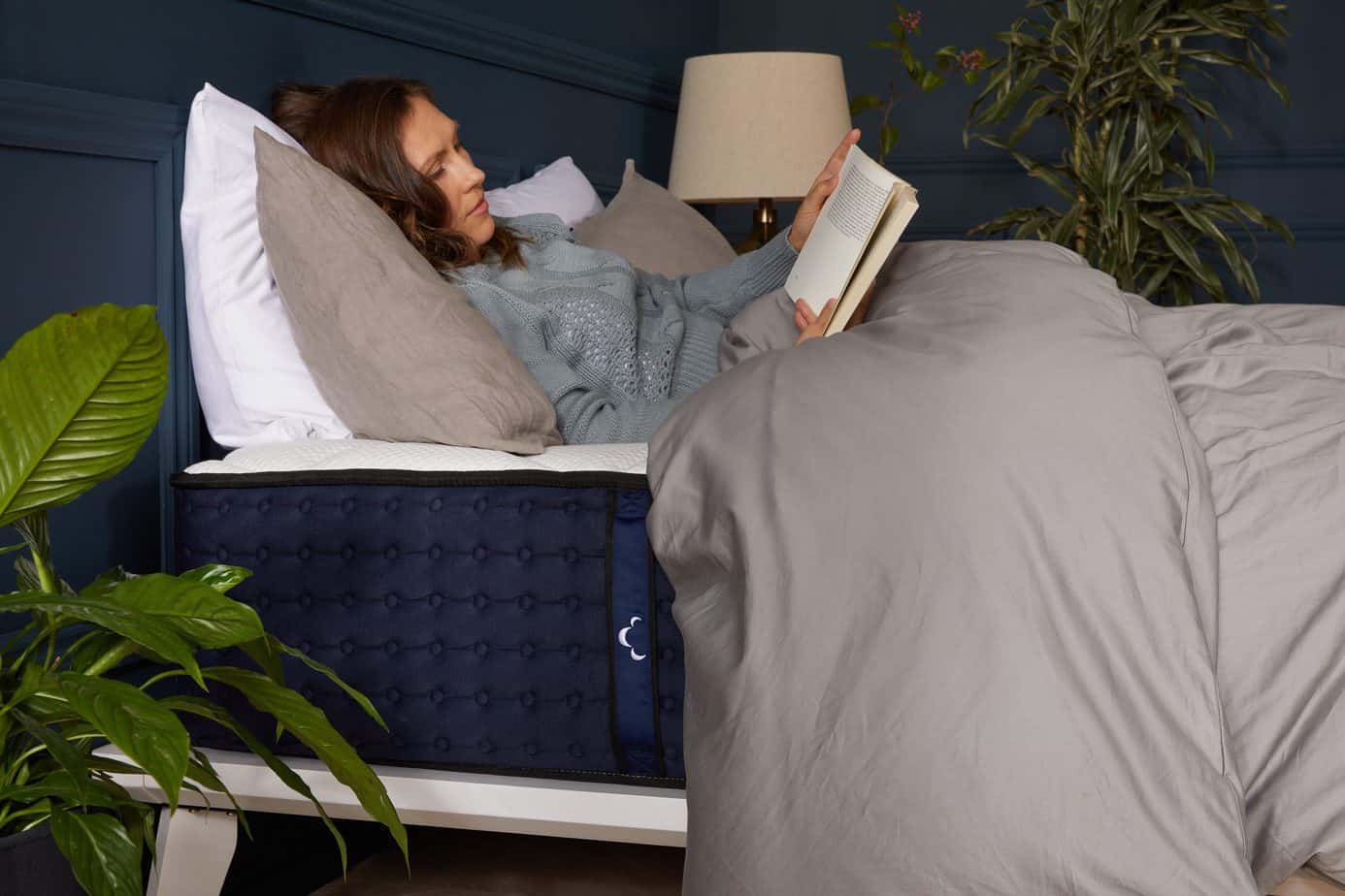 What is a Hybrid Mattress? Who Is This Mattress Type Best For?